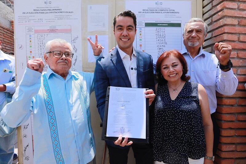 Recibe Felifer Macías constancia de mayoría como próximo alcalde de Querétaro - Al Minuto ...